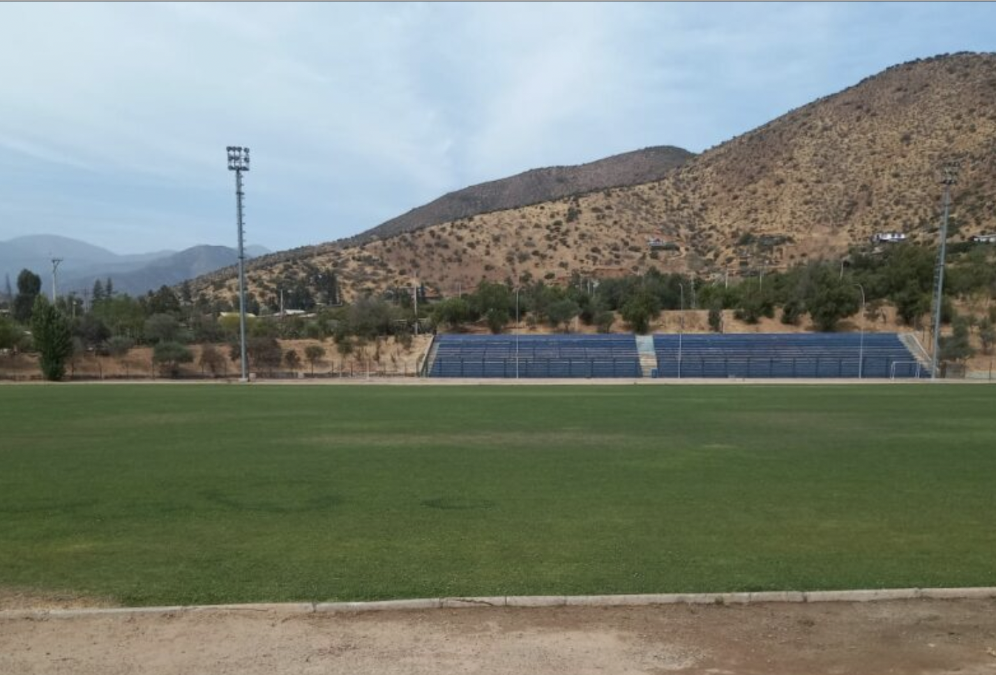 Estádio Olímpico Curacaví – As Mil Camisas